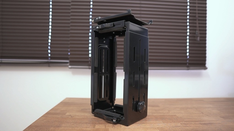 【レビュー】FLEXISPOTのCPUホルダーでデスクトップを机の下に吊り下げてみた | ピコマガ